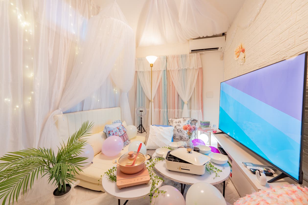 メリクリSALE🎉プリンセス気分✨天蓋✨おしゃれネオン空間✨女子会🍷デート💖撮影📷推し活💖神サイズTV📺セブン１分の写真9