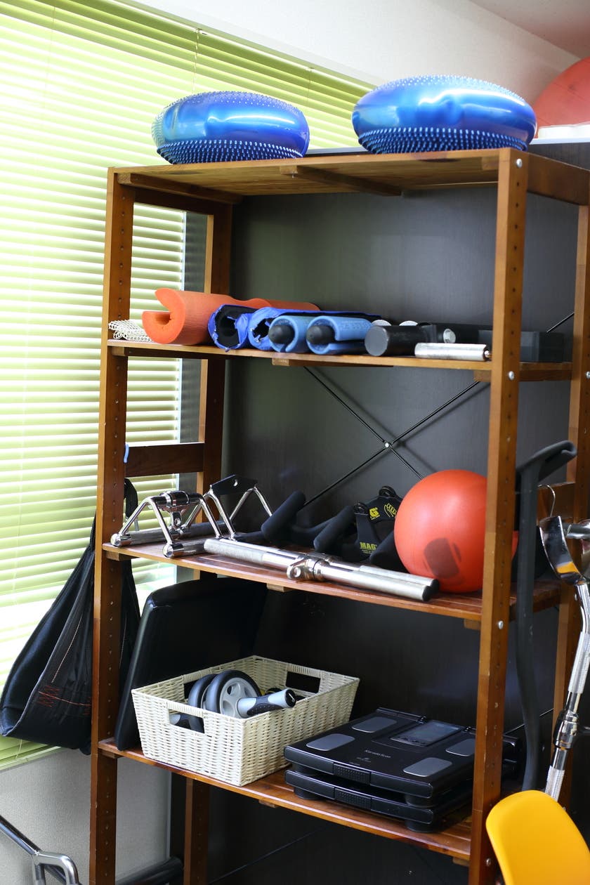 【新宿駅5分】パーソナルトレーニングにおすすめの業務用器具完備の個室ジム②右側（エアコン側）　MIYAZAKI GYM新宿店の写真6