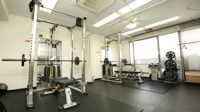 【池袋駅5分】パーソナル向け機材完備の個室ジム|①パワーラック左側の部屋 MIYAZAKI GYM池袋店の写真1