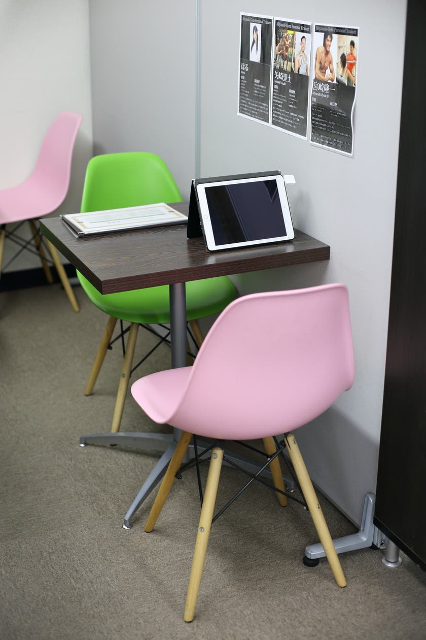 【池袋駅5分】パーソナル向け機材完備の個室ジム｜③スミス&マルチケーブルの部屋　MIYAZAKI GYM池袋店の写真6