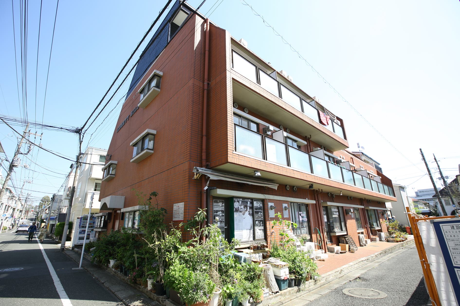 【自由が丘駅4分】パワーラックやダンベル完備。パーソナルにおすすめのワンルーム型ジム　MIYAZAKI GYM自由が丘店の写真8