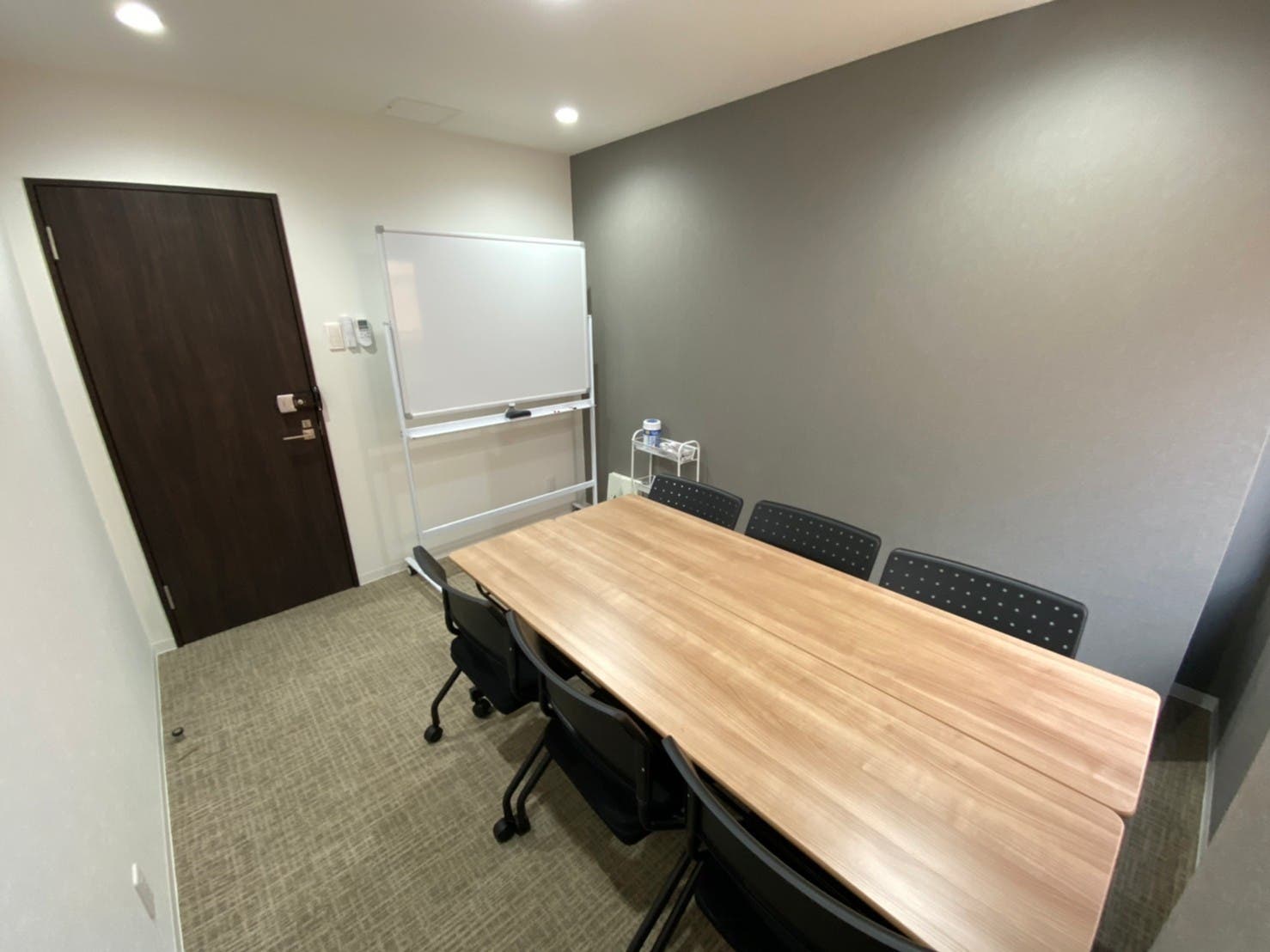 【レンタルスペースちとからRoom B】千歳烏山駅徒歩２分☆綺麗☆完全個室☆Wi-Fi完備☆会議室・テレワーク等にオススメ♪の写真3