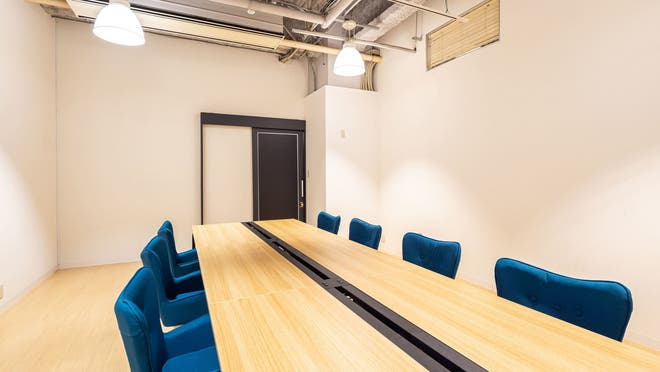 【完全個室】南越谷・新越谷駅から徒歩3分の8名用貸会議室▼通話/動画イヤホン必須の写真1