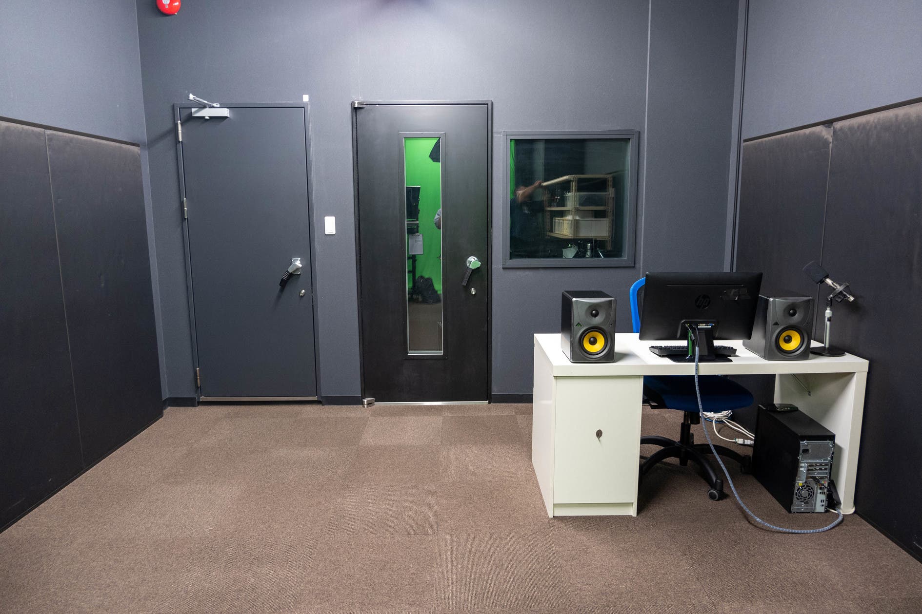 【Studio v.v.】クロマキー撮影・電子黒板撮影ができる大阪の撮影スタジオ/防音/動画撮影/動画配信/セミナー配信/商用可の写真4