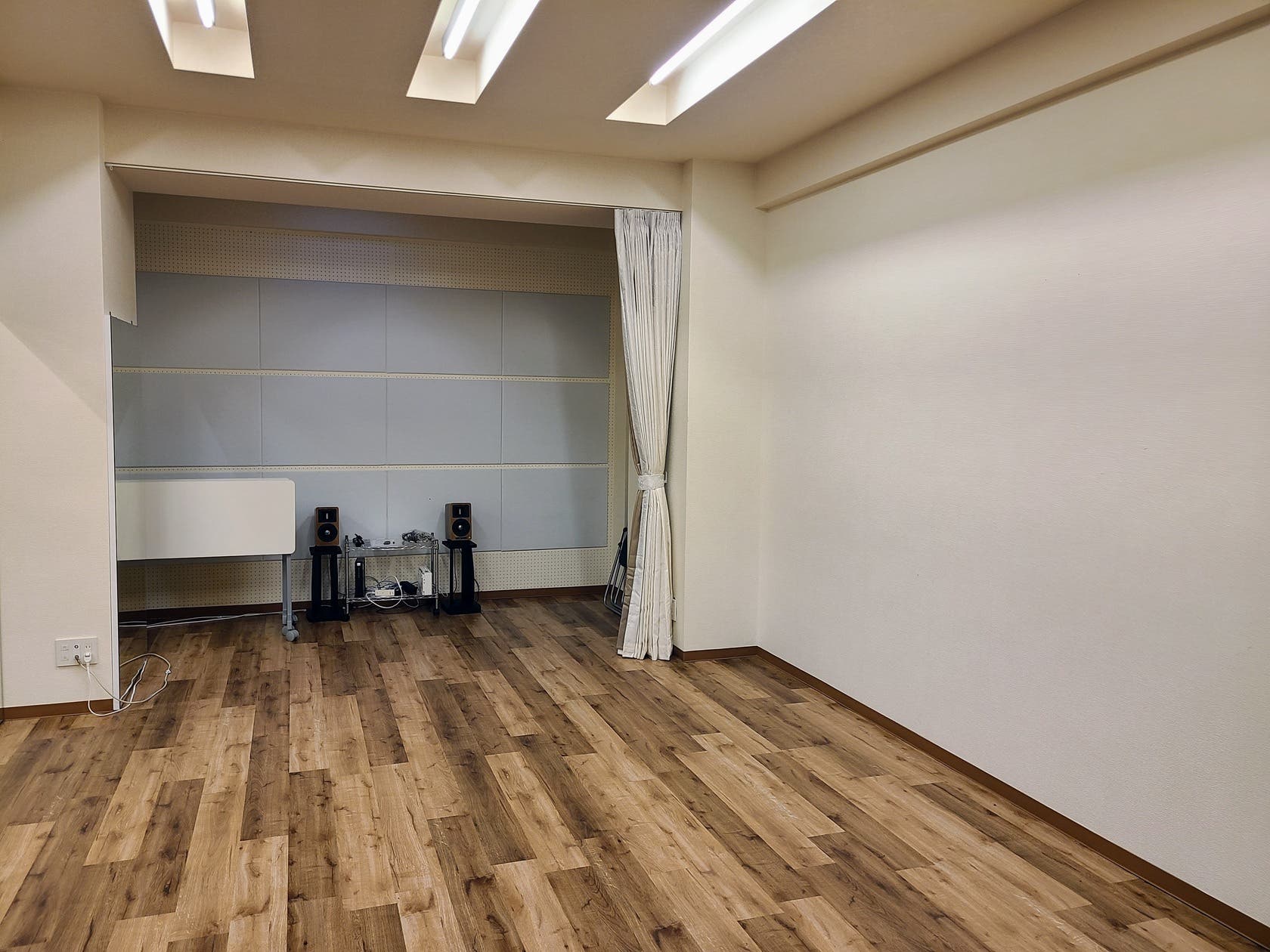 【港区】【赤羽橋徒歩１分・麻布十番店徒歩7分】防音設備有/大型ミラー設置/ダンス・楽器OK/長机椅子完備/高速回線/地下1階の写真19