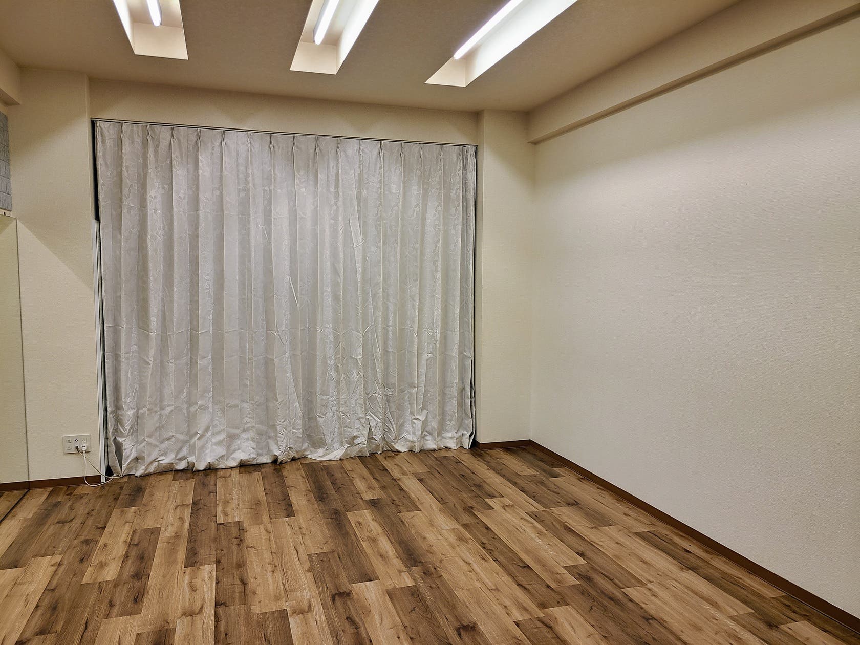 【港区】【赤羽橋徒歩１分・麻布十番店徒歩7分】防音設備有/大型ミラー設置/ダンス・楽器OK/長机椅子完備/高速回線/地下1階の写真20