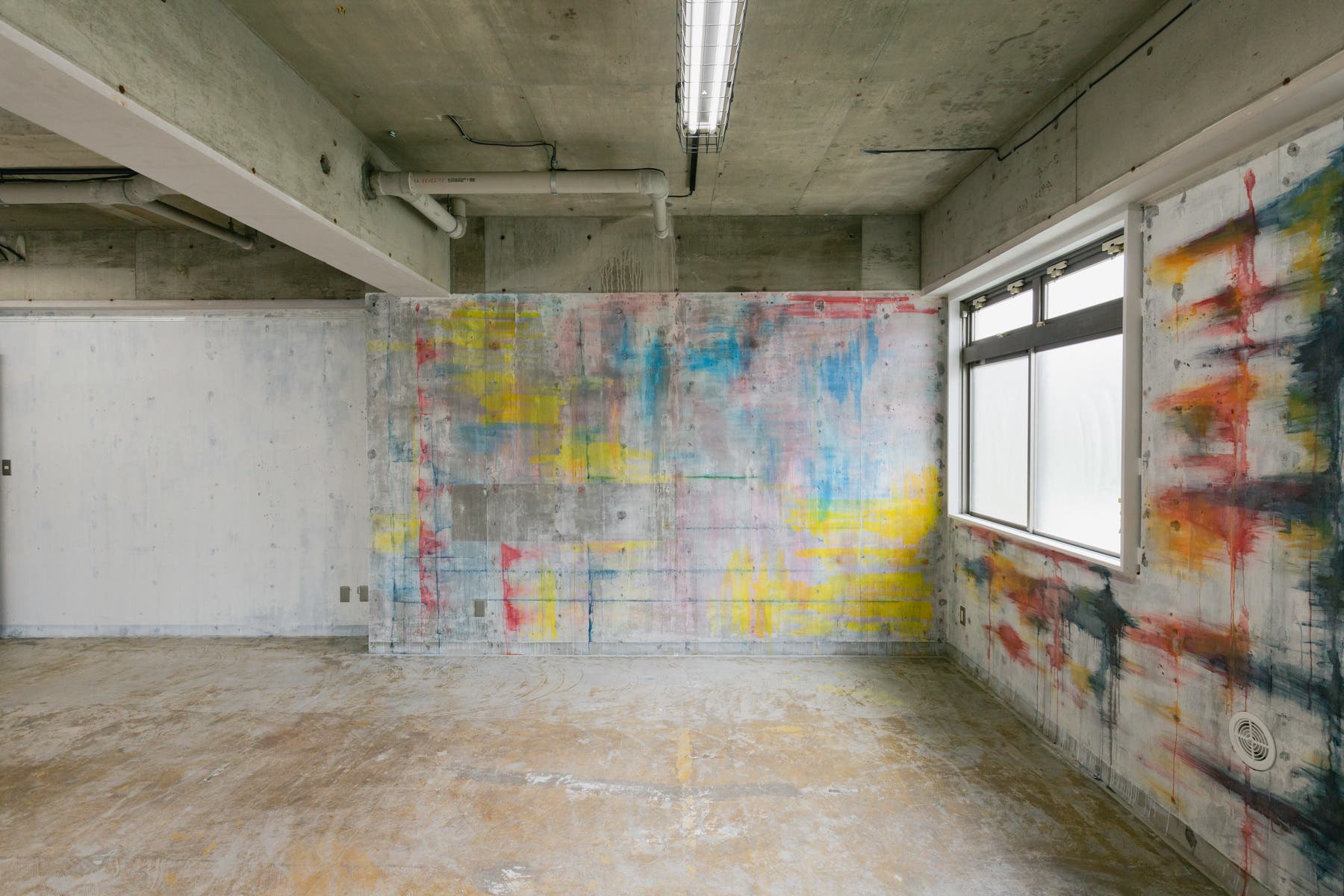 湘南深沢駅徒歩11分、格安プラン有り。広々135㎡、コーヒースタンドを併設、晴れの日は柔らかい自然光が入るフォトスタジオの写真7