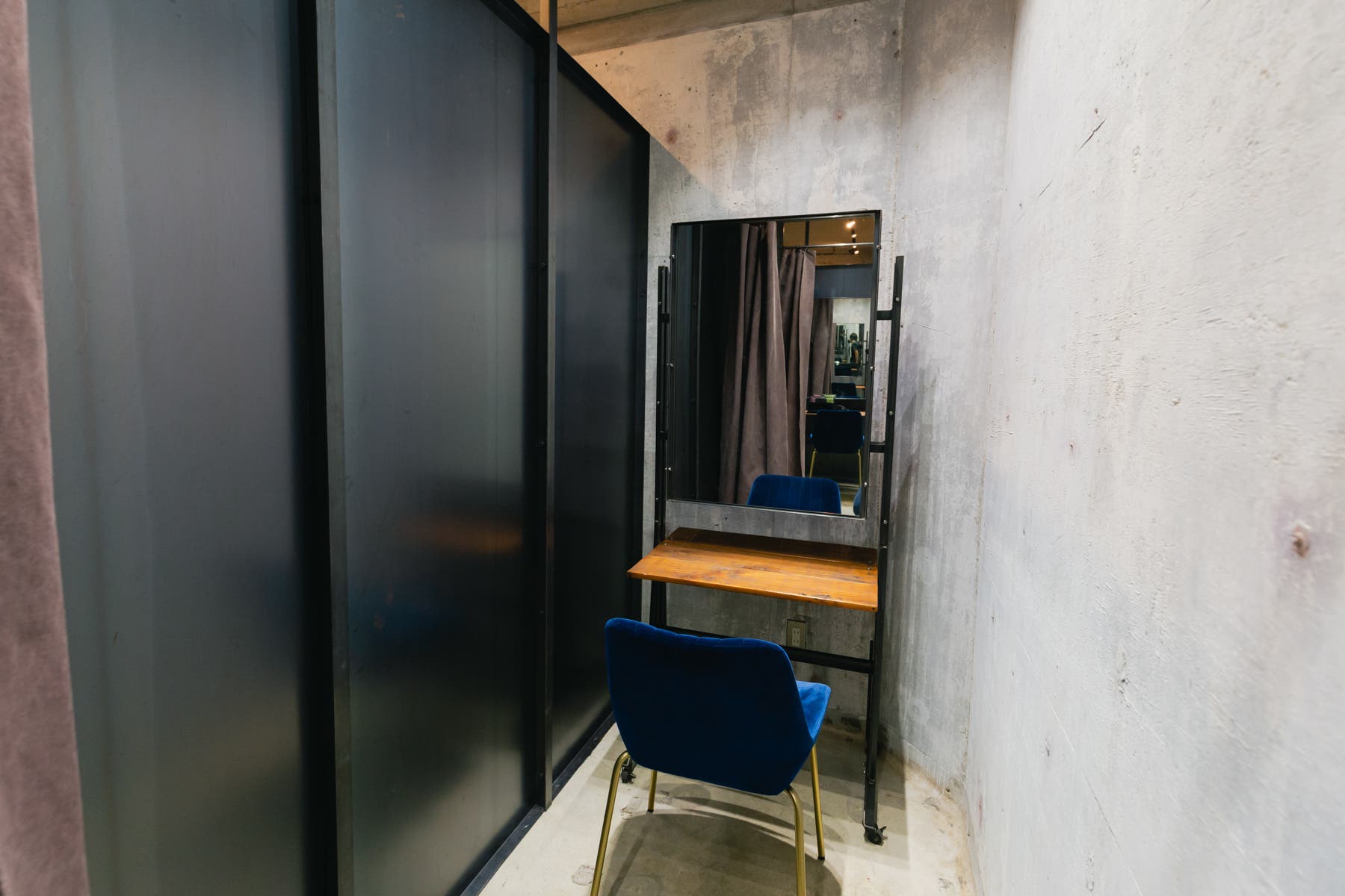 湘南深沢駅徒歩11分、格安プラン有り。広々135㎡、コーヒースタンドを併設、晴れの日は柔らかい自然光が入るフォトスタジオの写真19