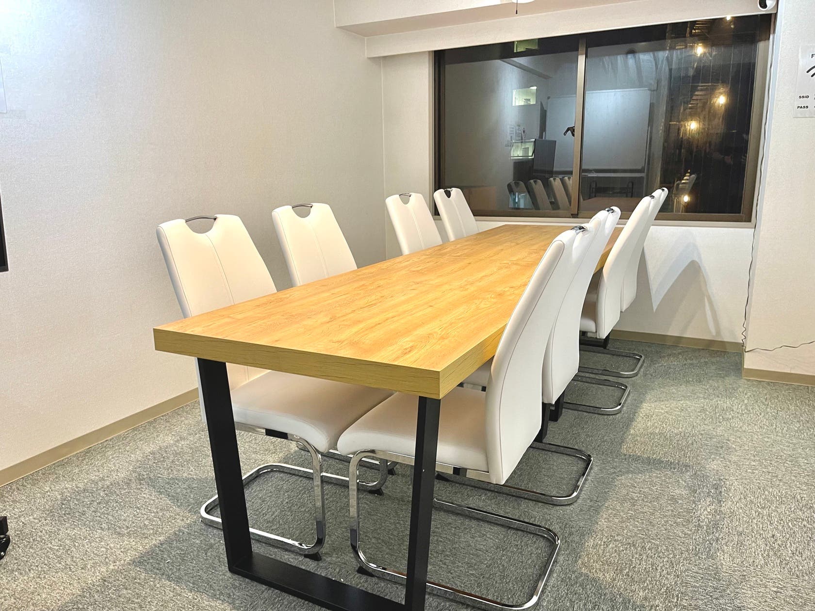 【新大阪駅東口１０秒❗️超駅近】無料WiFi・モニター・ホワイトボード無料貸出中❗️完全個室・会議・面談《SS新大阪618》の写真10