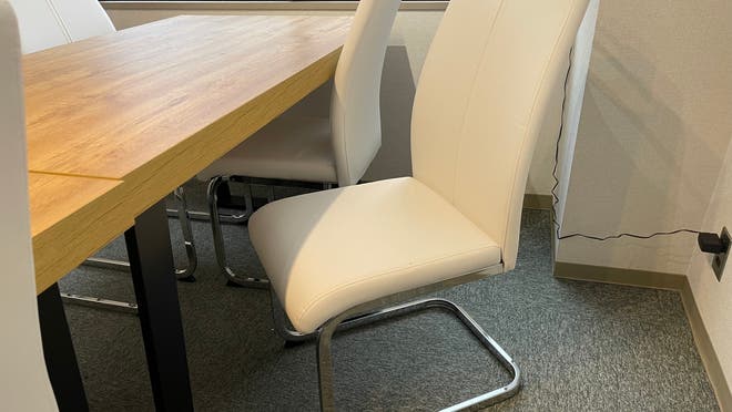 【新大阪駅東口10秒❗️超駅近】無料WiFi・モニター・ホワイトボード無料貸出中❗️完全個室・会議・面談《SS新大阪618》の写真15