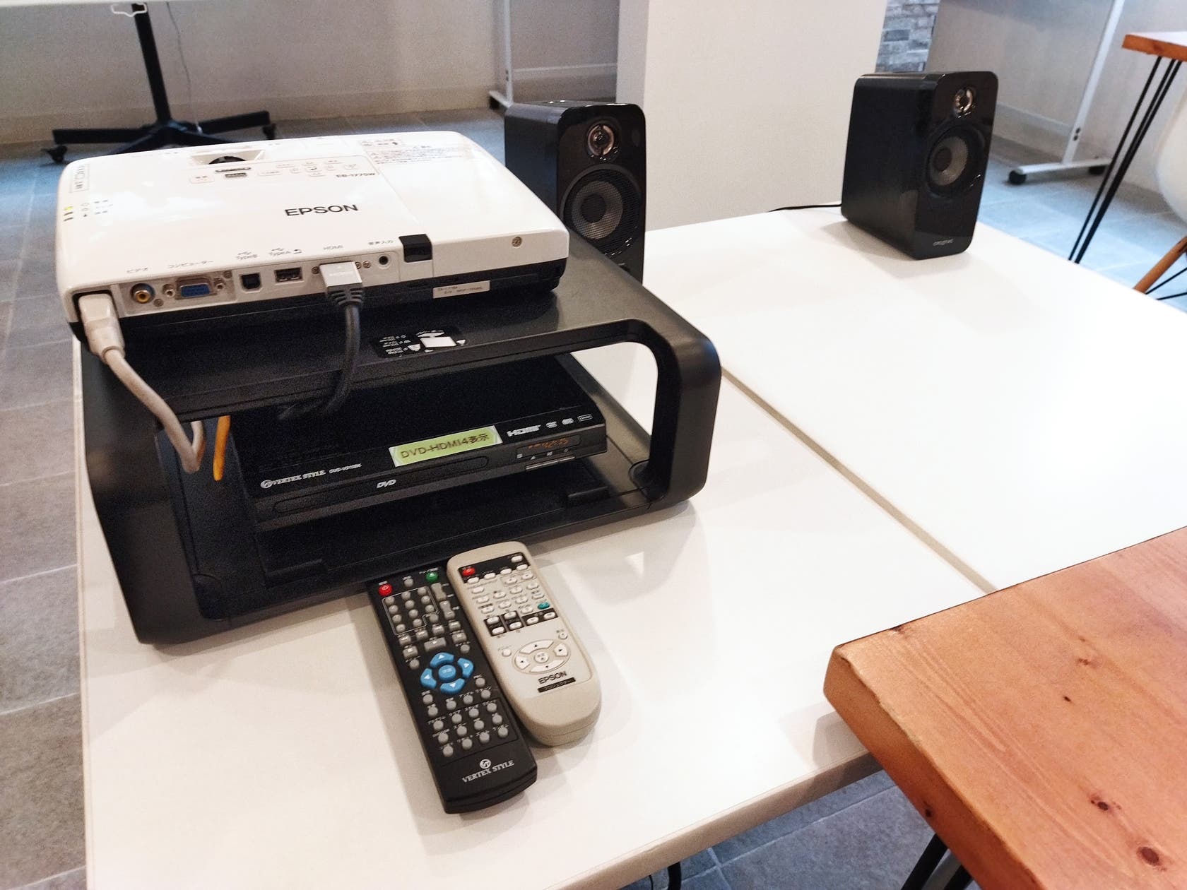 DVD上映会向け〜プロジェクター、DVDプレーヤー、スピーカー事前設置プランの画像1