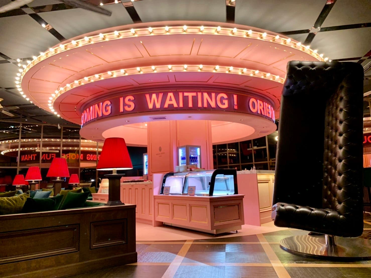 ORIENTAL LOUNGE 難波の写真1