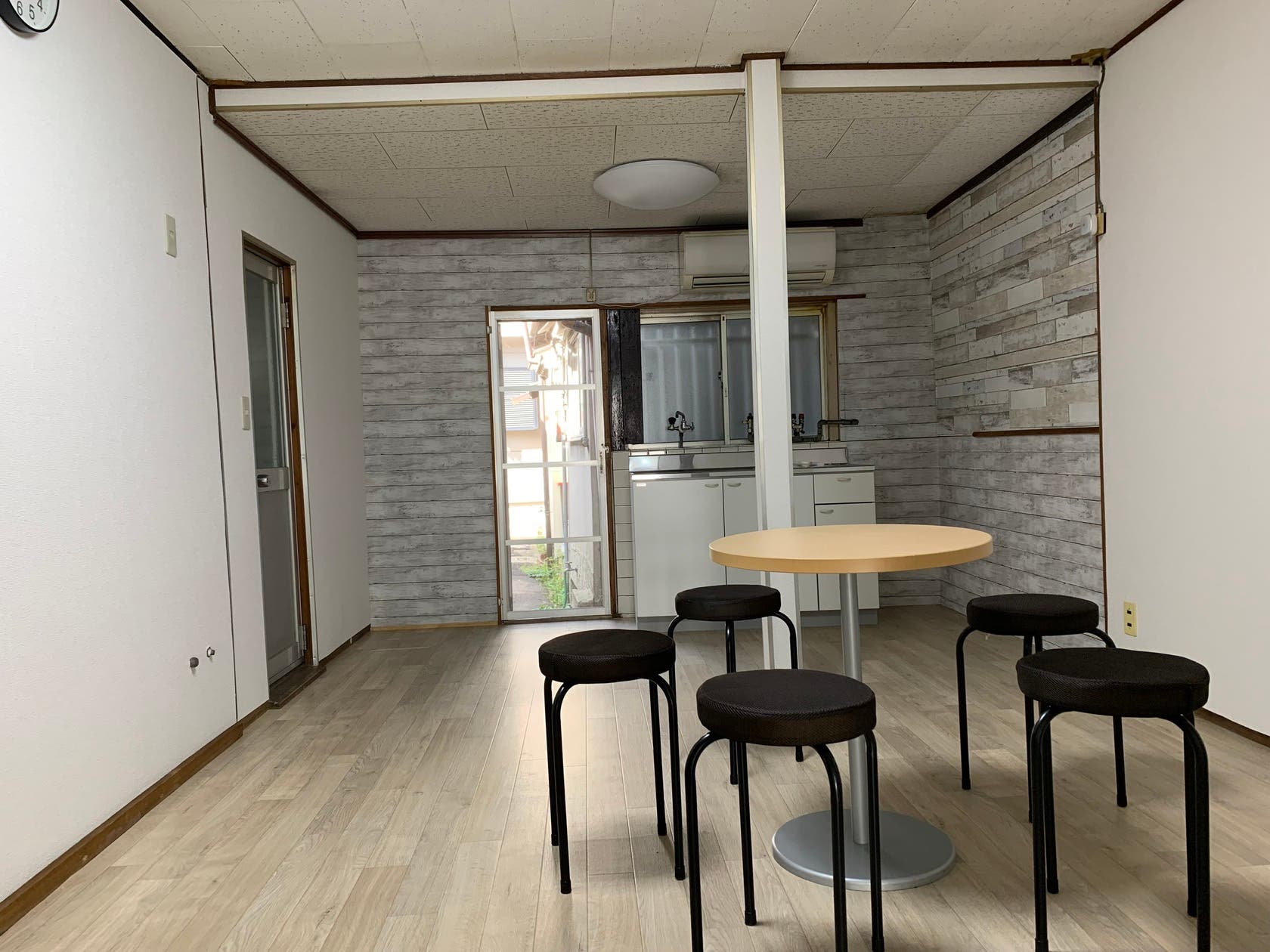 JR学研都市線（東西線）放出駅から徒歩5分の立地。Wi-Fi完備。オフィス系から習い事教室、女子会他多岐に亘りご利用頂けます。 の写真4