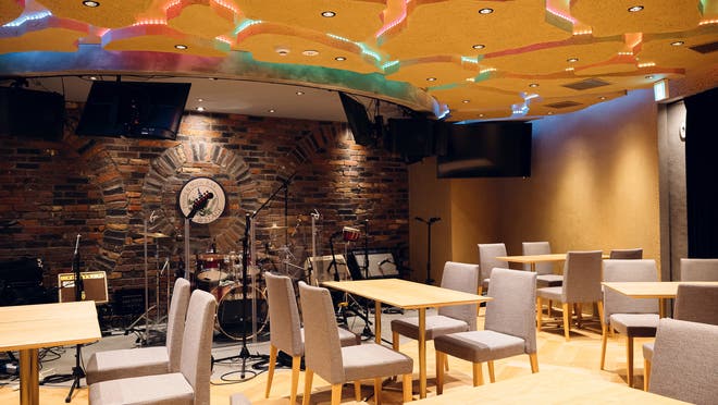 神田駅徒歩2分♪バンド演奏できるバー/100平米以上の広々スペース/会議室/パーティー/懇親会などの写真1