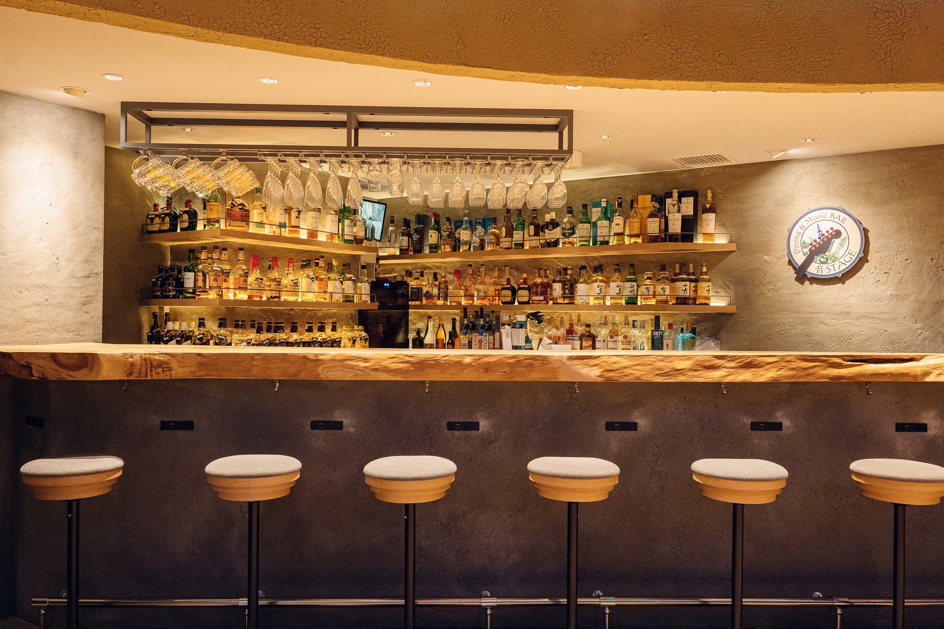 神田駅徒歩2分♪バンド演奏できるバー/100平米以上の広々スペース/会議室/パーティー/懇親会などの写真2