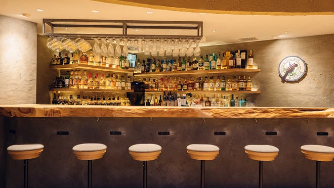 神田駅徒歩2分♪バンド演奏できるバー/100平米以上の広々スペース/会議室/パーティー/懇親会などの写真2