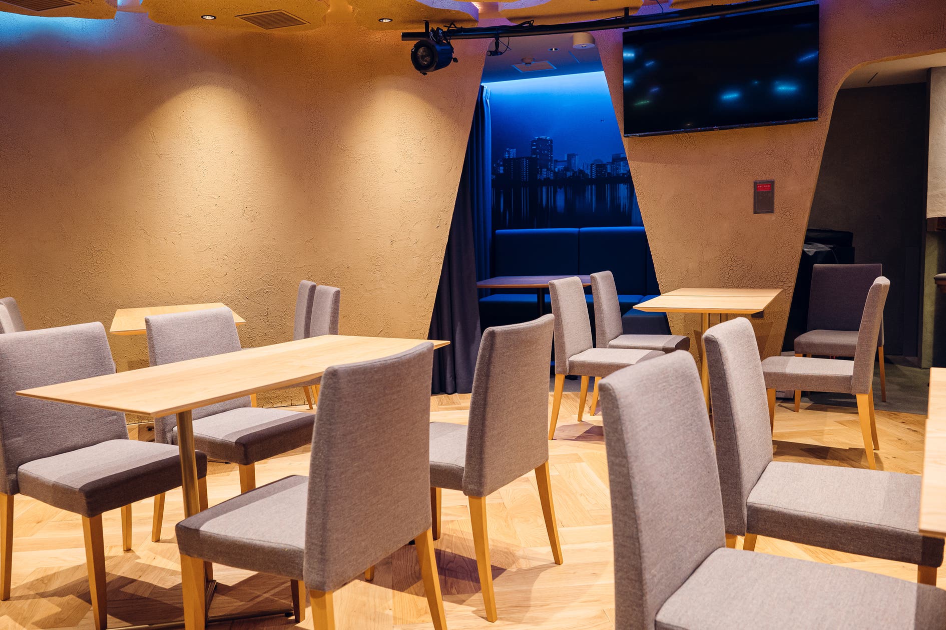 神田駅徒歩2分♪バンド演奏できるバー/100平米以上の広々スペース/会議室/パーティー/懇親会などの写真4