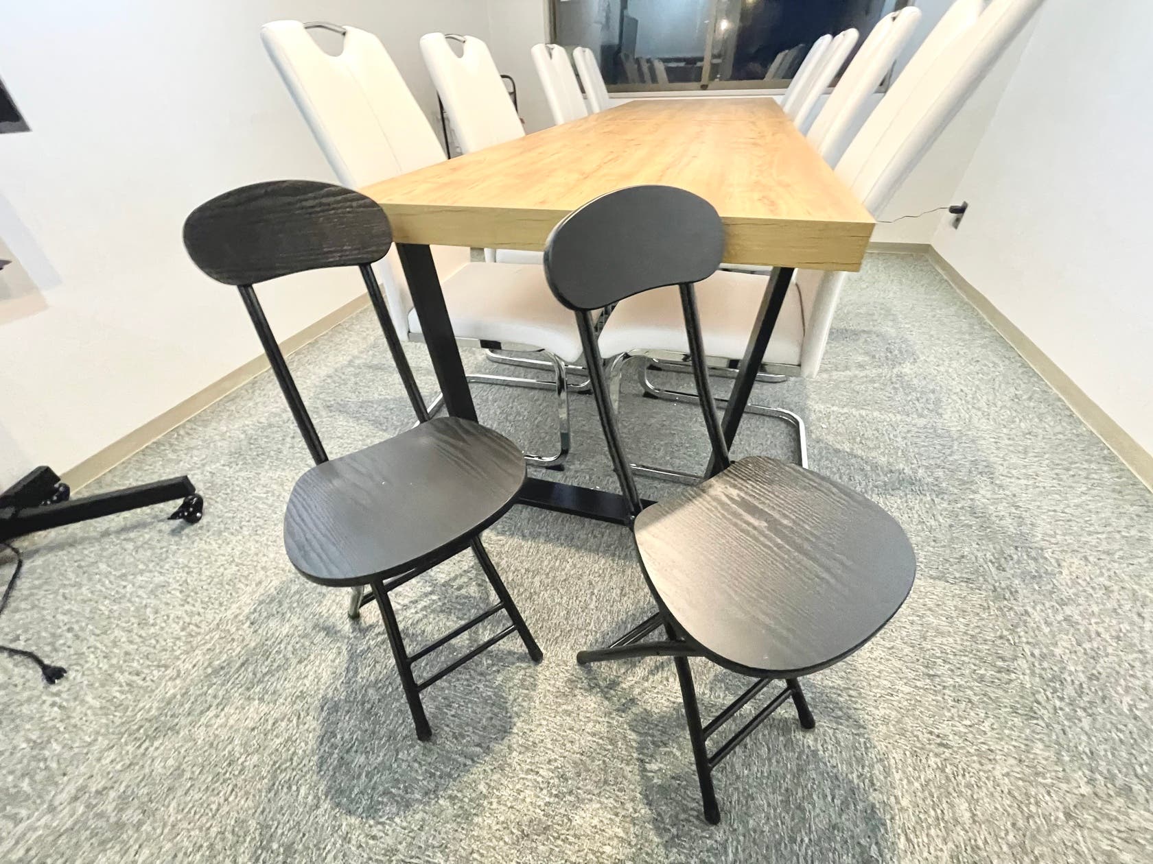 【新大阪駅東口１０秒❗️超駅近】無料WiFi・モニター・ホワイトボード無料貸出中❗️完全個室・会議・面談《SS新大阪618》の写真16