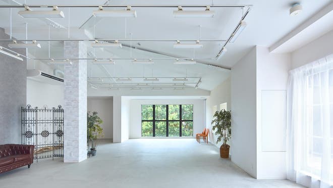 154㎡の開放的飽きないこだわりのシンプルスペース。自然光◎1歩外に出ればテラスでの撮影が可能の写真2