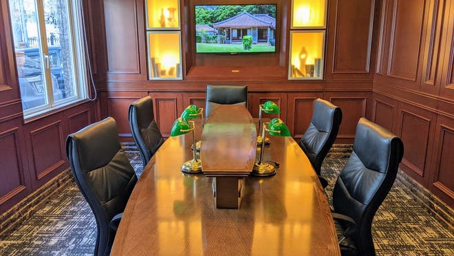 【ビジネスルーム】会議室 最大8名利用のミーティングルーム 会議・オフサイトミーティング・テレワーク・web会議に。駐車場無料の写真1