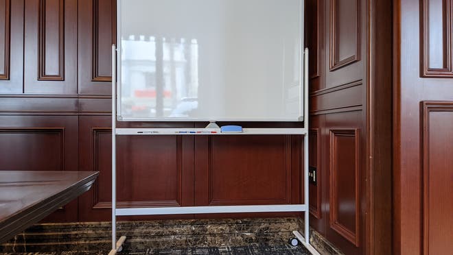 【ビジネスルーム】会議室 最大8名利用のミーティングルーム 会議・オフサイトミーティング・テレワーク・web会議に。駐車場無料の写真4