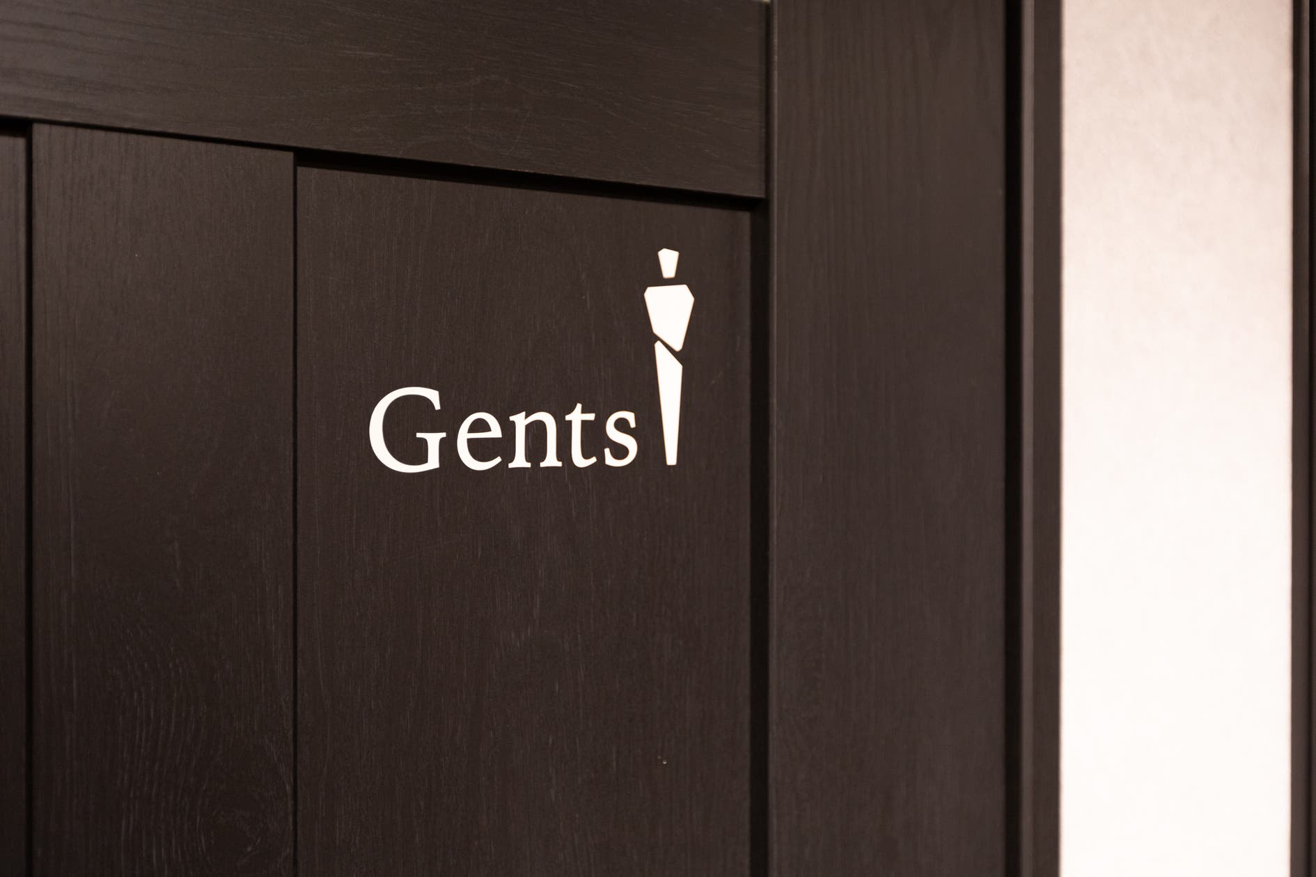 ブリッジ会議室【いつでも快適オフィス】受付スタッフ常駐/会議室/最大6名　Wi-Fi・大型モニター完備で会議・商談に最適の写真8