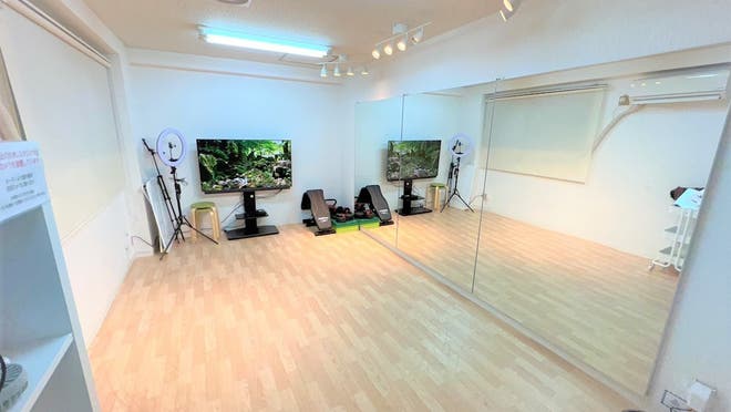 【感謝価格✨吉祥寺徒歩6分】大型鏡・55インチテレビ。ヨガ、ダンス、武道、舞台など個人、少人数のレッスンの写真1