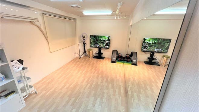 【感謝価格✨吉祥寺徒歩6分】大型鏡・55インチテレビ。ヨガ、ダンス、武道、舞台など個人、少人数のレッスンの写真2