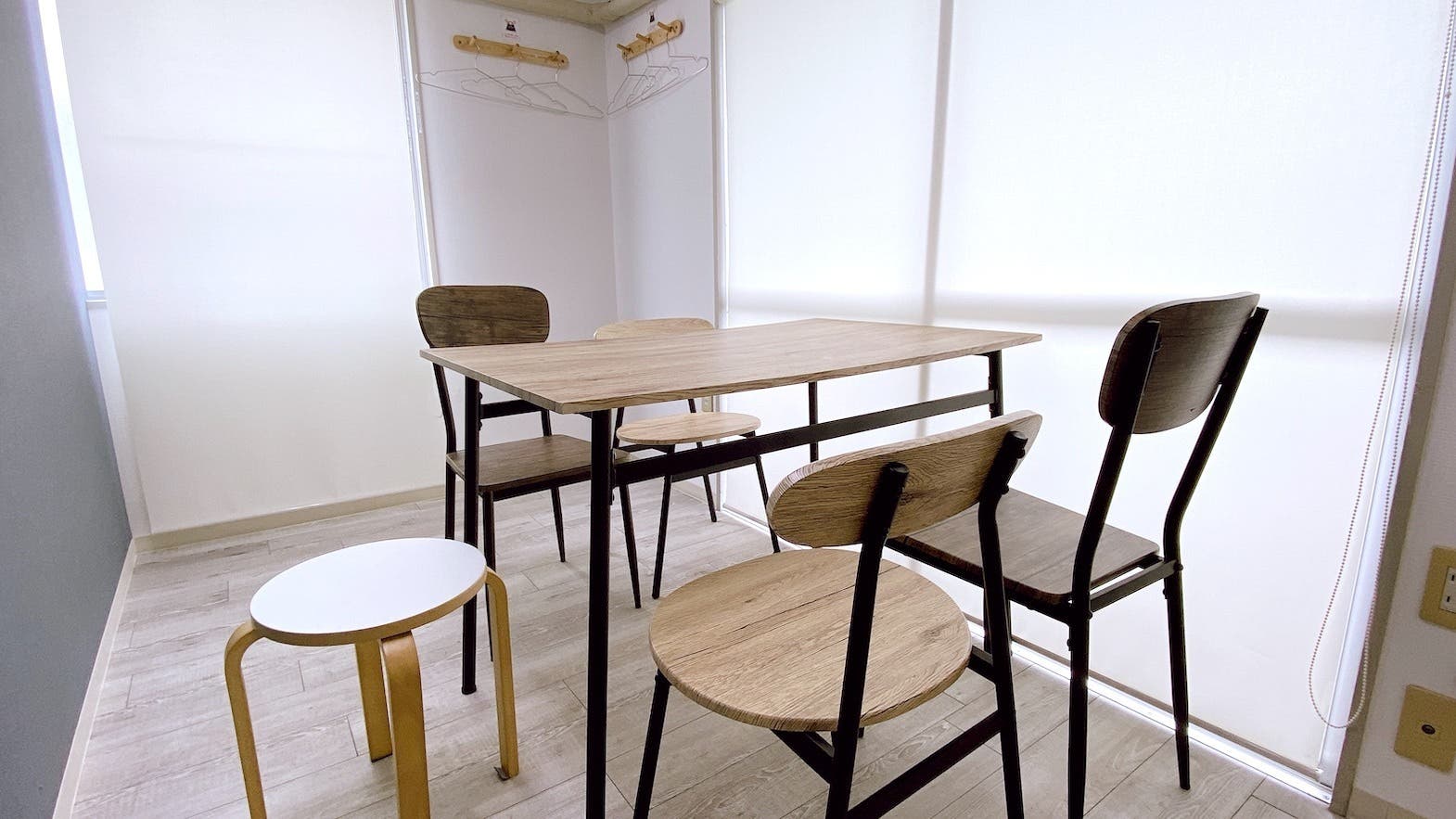 🎊好立地🎊｜🉐格安｜小田急線・町田駅2分❗｜高速WiFi⚡｜個室｜土足🆗｜24h｜Colormell 町田東店【D室】［〜4名］の写真1