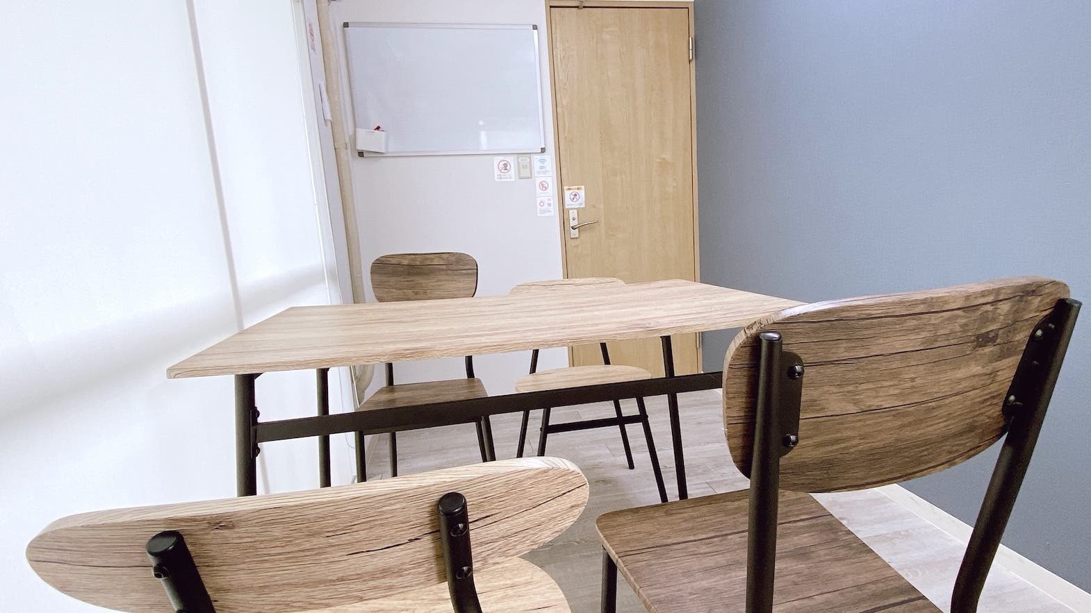 🎊好立地🎊｜🉐格安｜小田急線・町田駅2分❗｜高速WiFi⚡｜個室｜土足🆗｜24h｜Colormell 町田東店【D室】［〜4名］の写真3