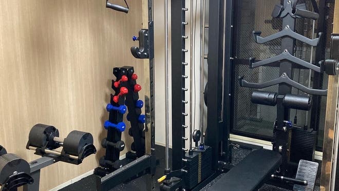 【阪急梅田駅徒歩5分】手ぶらで来れる梅田地域最安値のとにかく安い24時間レンタルフィットネスジム!ウォーターサーバー完備!の写真1