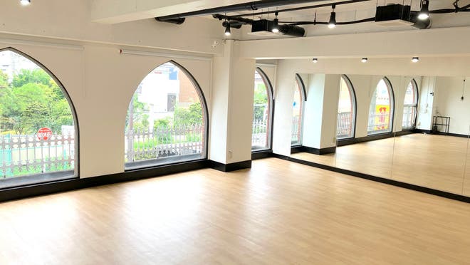 「 大型壁面ミラー✨BOSEステレオ♪ Wi-Fi📶 窓がある広々スタジオ 」の写真1