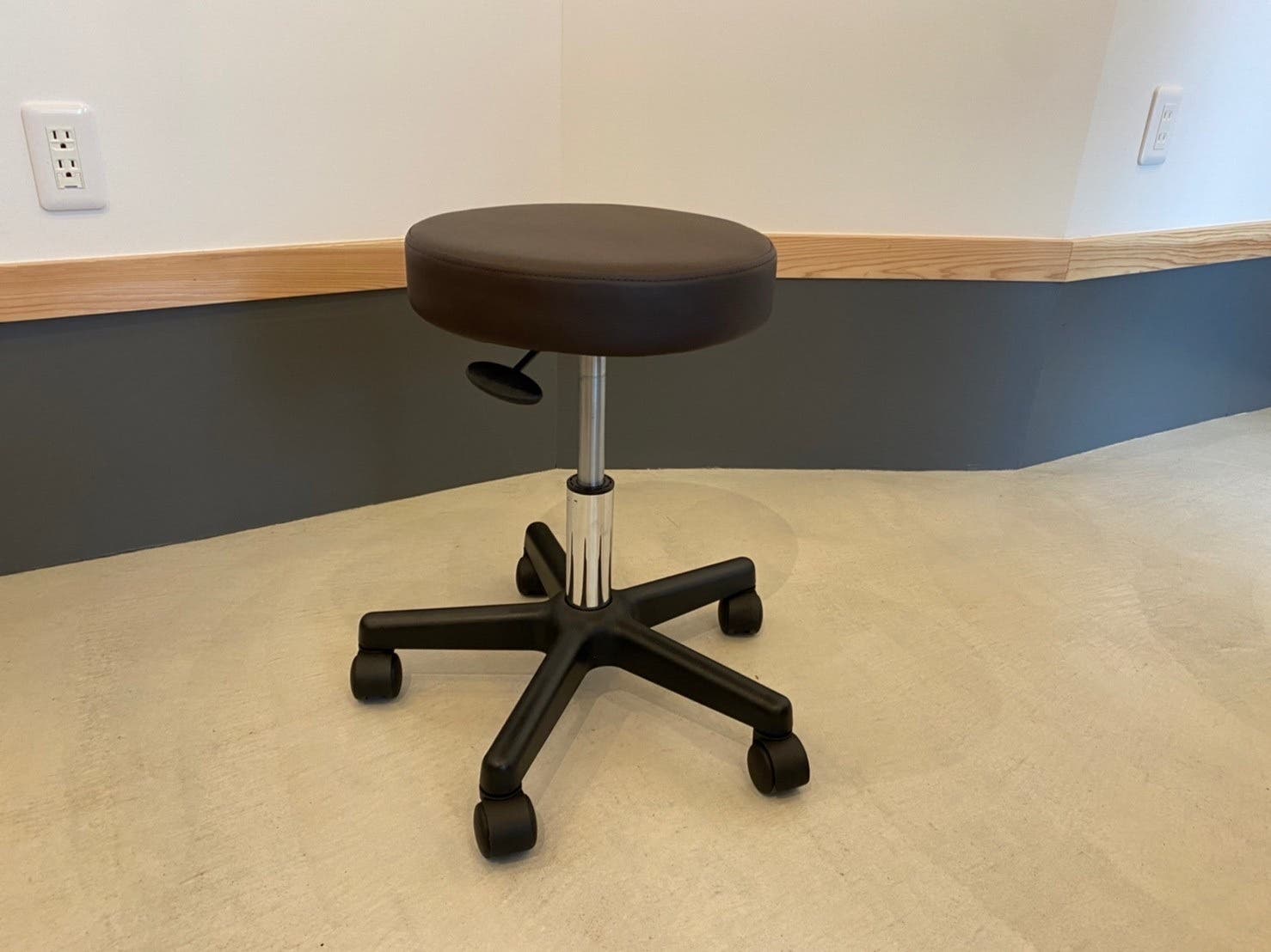 キャスター付チェアーの画像1