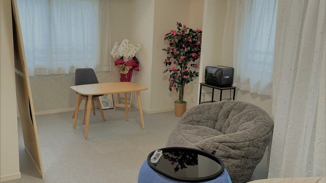 年末「特別割引実施中」『完全個室』30㎡の広々スペース。池袋駅徒歩3分、ベット2台ありヨガマット無料貸出し中、エステ、などにの写真1