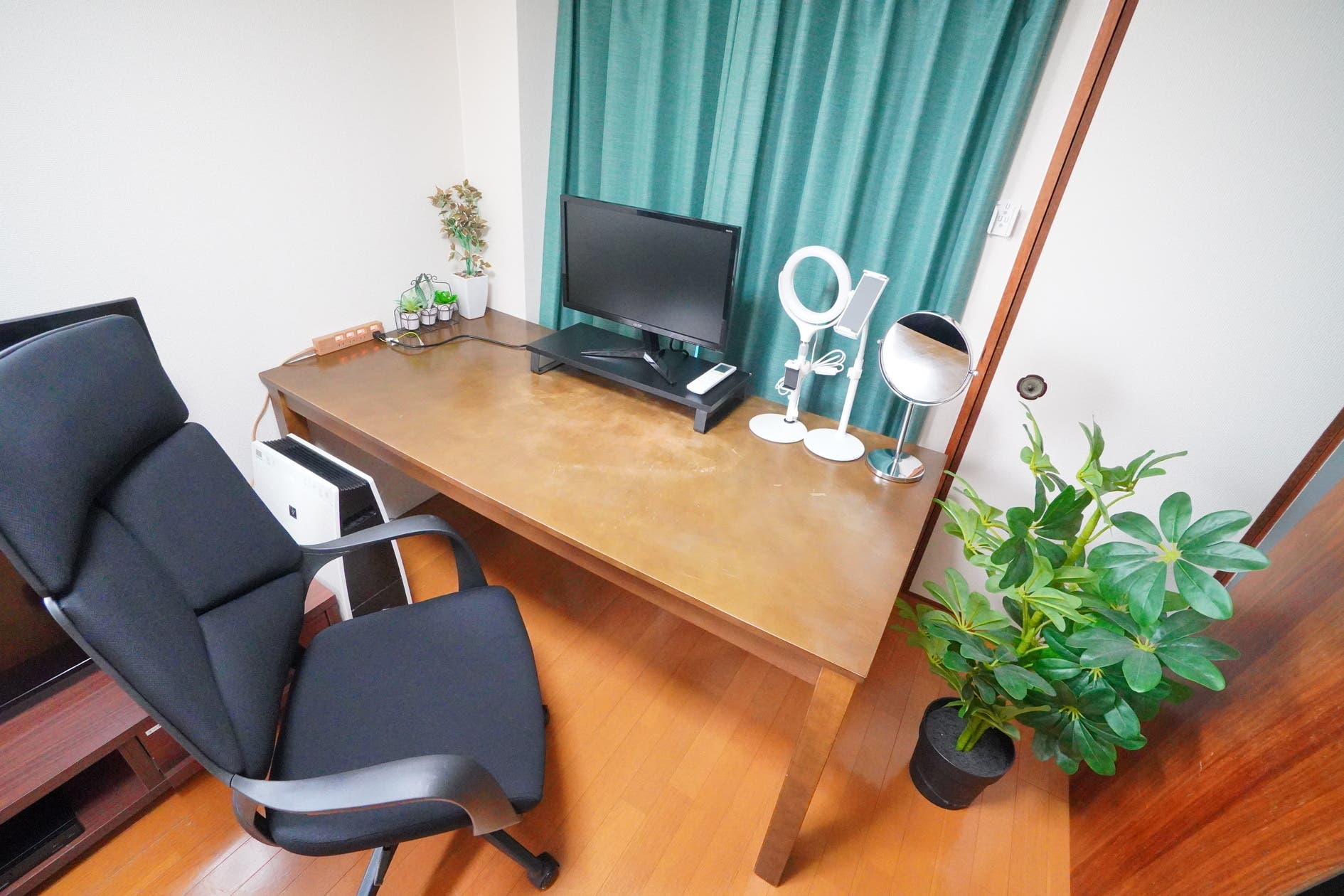 ＜塚本ミニマルオフィス402＞完全個室✨光Wi-Fi📶モニター🖥テレワーク/Web面接/会議/ボドゲの写真5