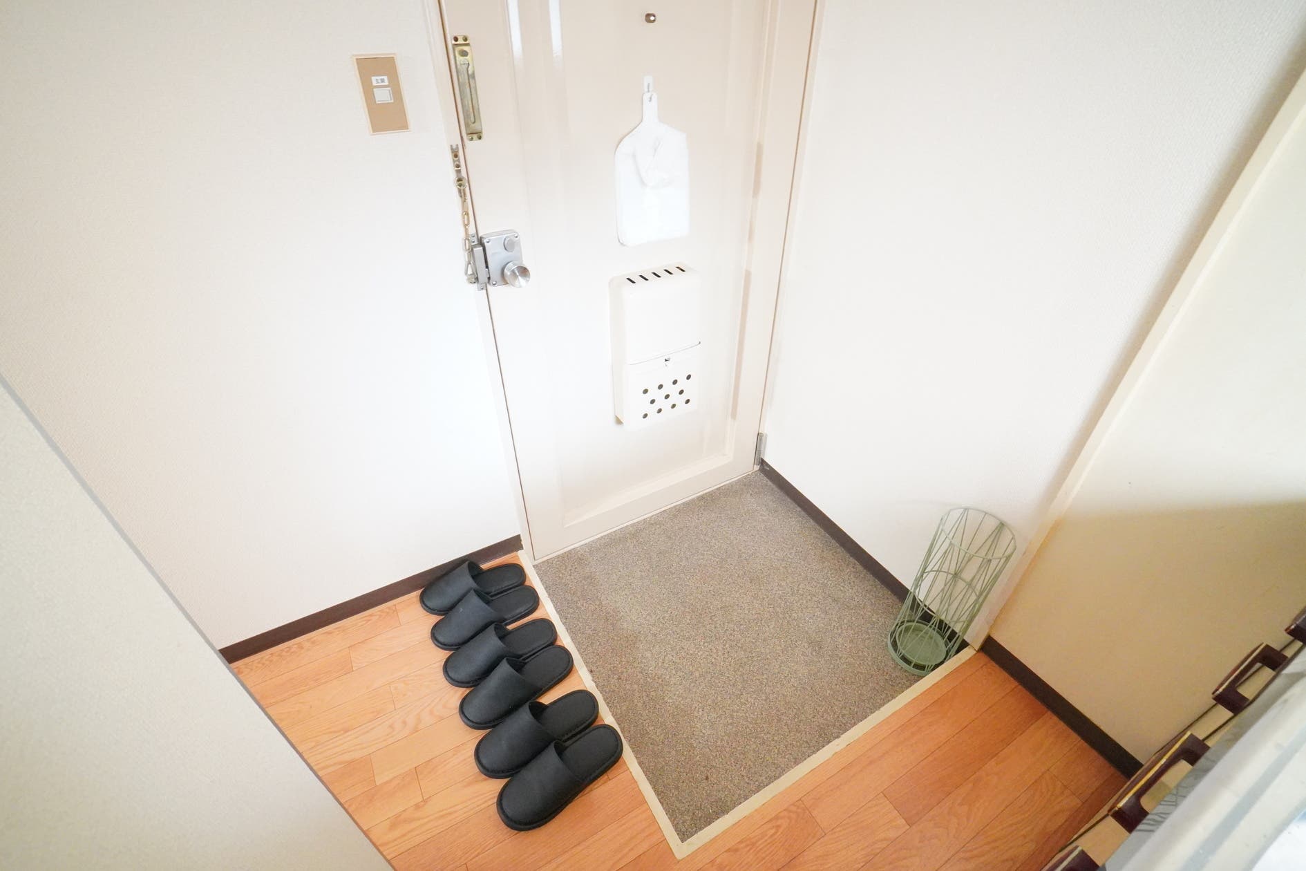 ＜塚本ミニマルオフィス402＞完全個室✨光Wi-Fi📶モニター🖥テレワーク/Web面接/会議/ボドゲの写真15