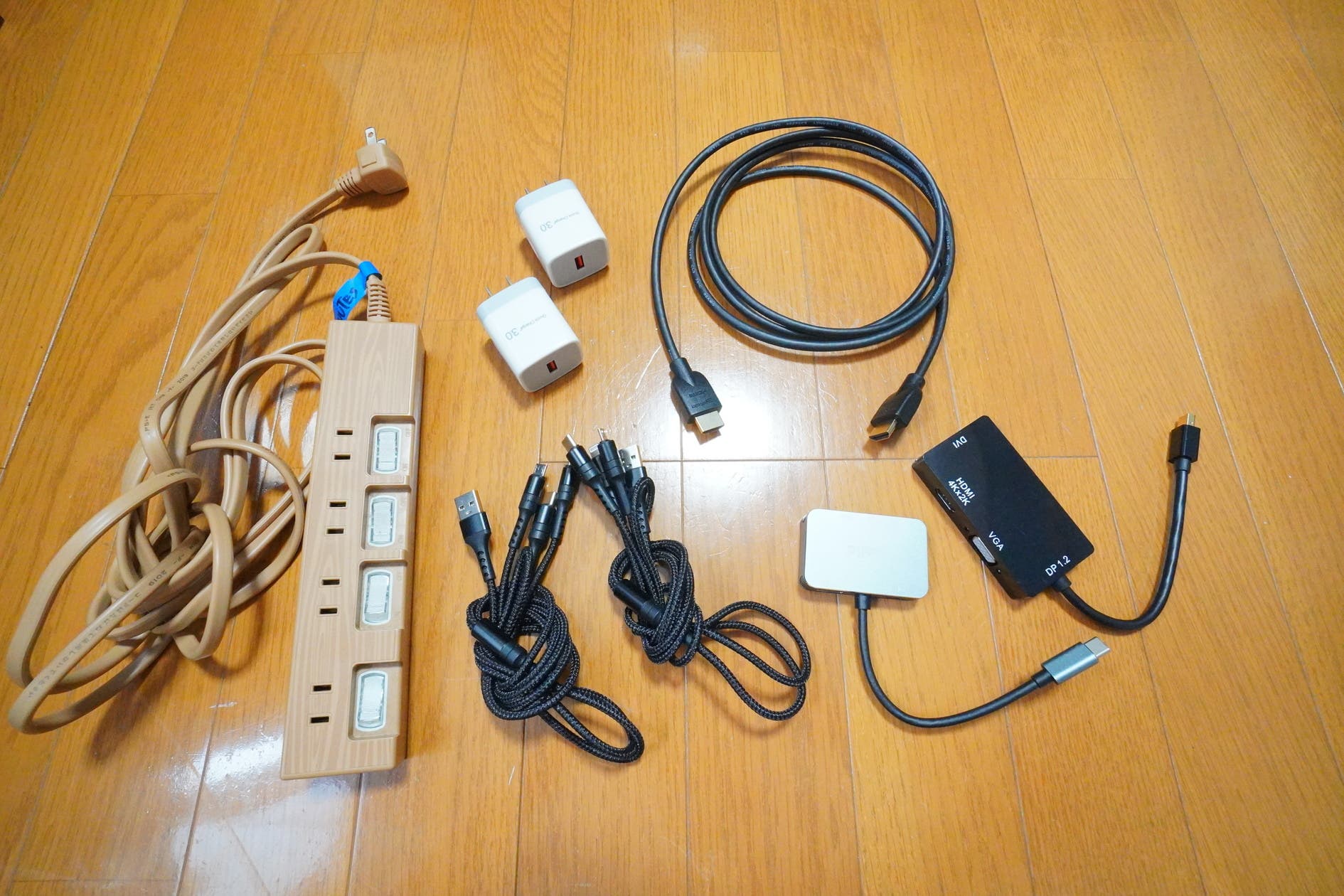 ＜塚本ミニマルオフィス402＞完全個室✨光Wi-Fi📶モニター🖥テレワーク/Web面接/会議/ボドゲの写真14