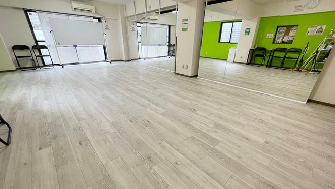 【広々45㎡】完全個室の全面鏡張|ダンス練習ができる【24時間営業】神戸御影の当日予約可能のレンタルダンススタジオの写真9