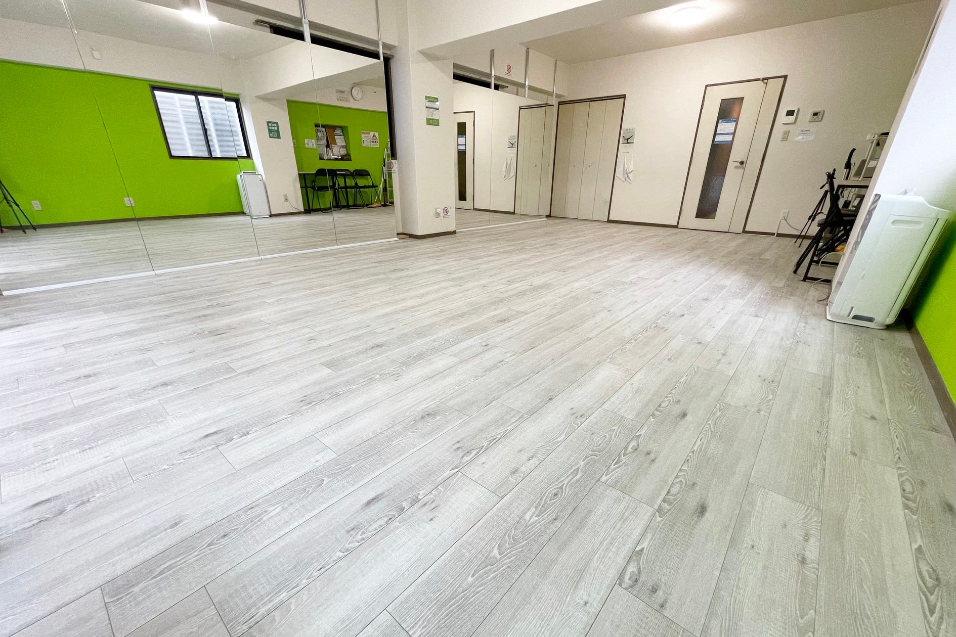 【広々45㎡】完全個室の全面鏡張｜ダンス練習ができる【24時間営業】神戸御影の当日予約可能のレンタルダンススタジオの写真8