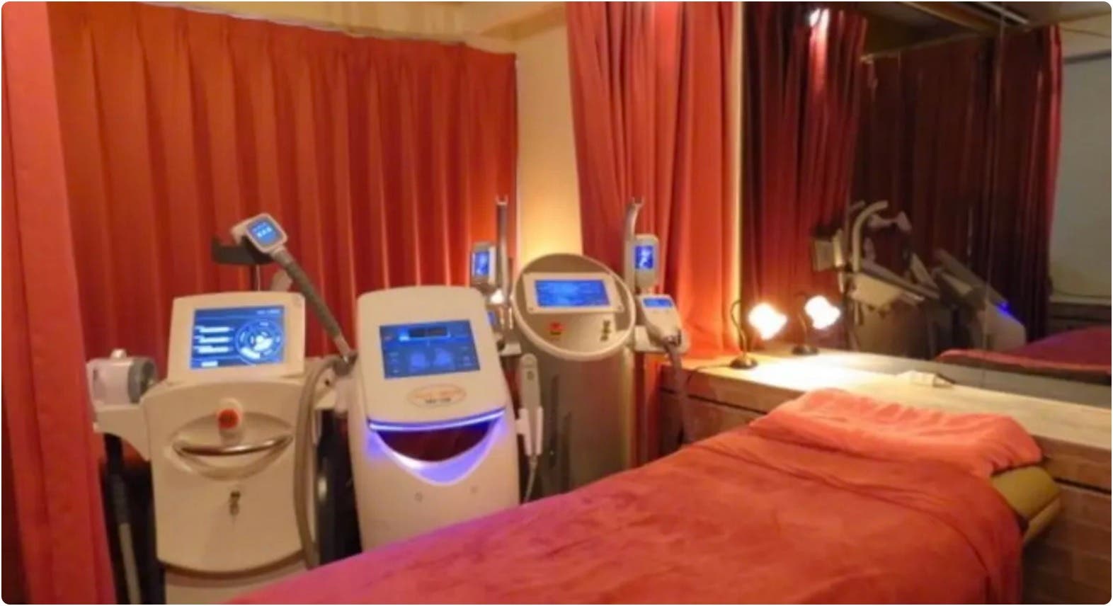 冷却痩身、キャビ、ラジオ波など最新機器をご利用いただけます！インドエステ、痩身、美顔小顔などの写真1