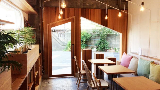 野江駅徒歩4分のブックカフェですの写真1