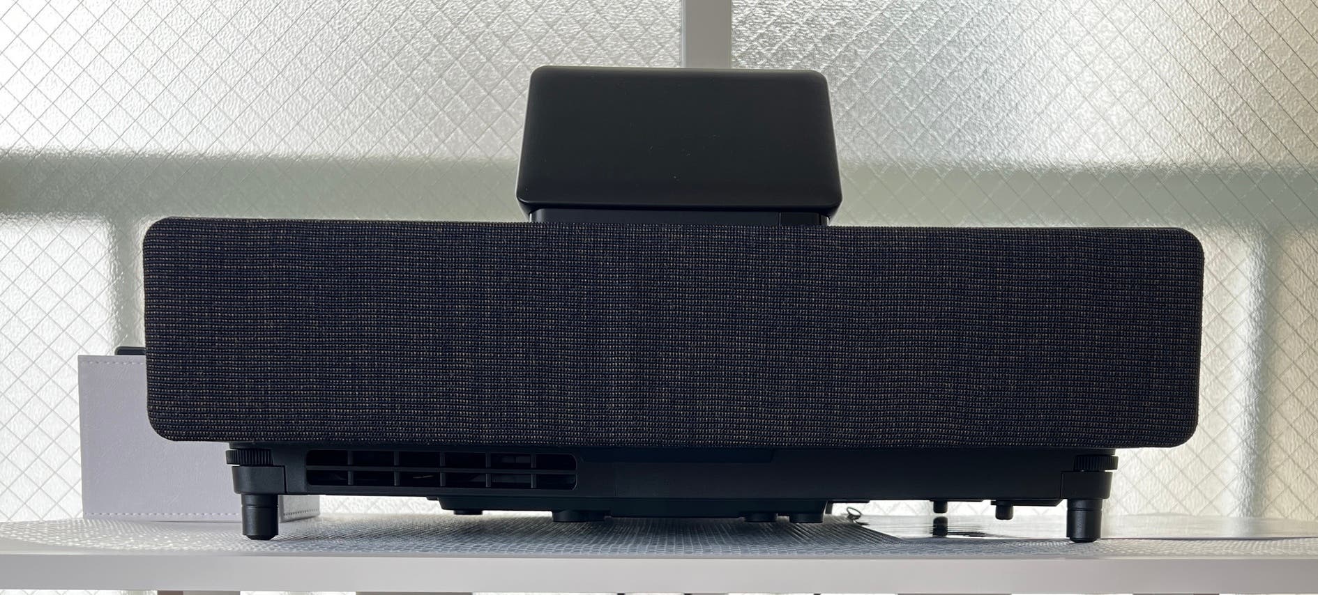 プロジェクター（スクリーン含む）の画像1