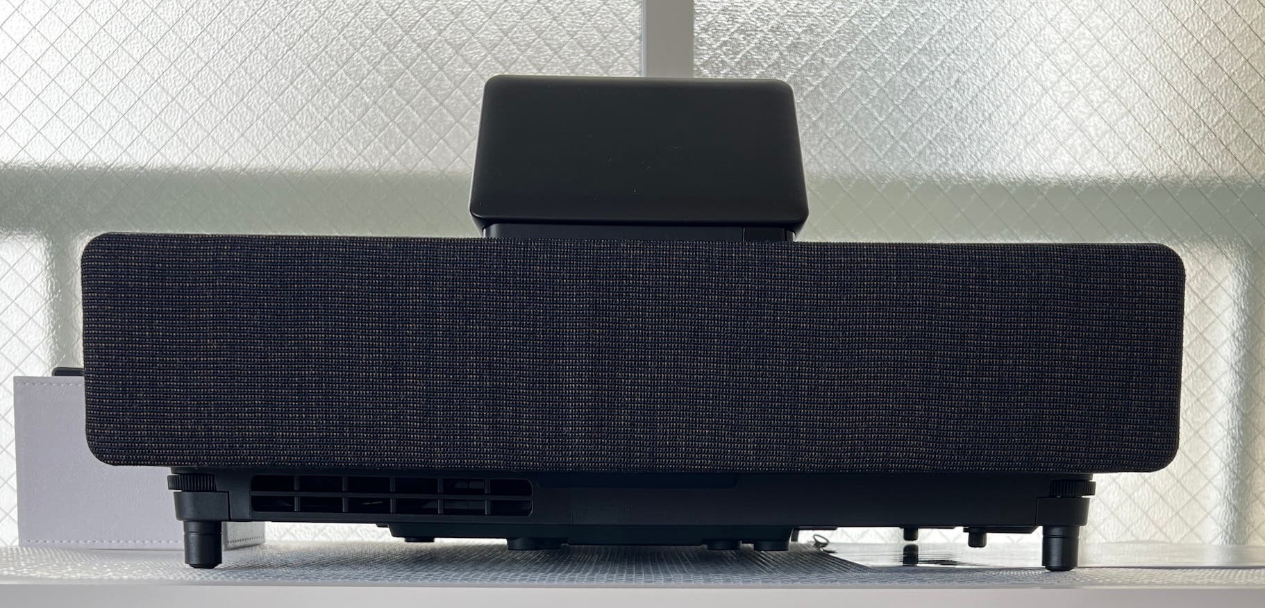 プロジェクター（スクリーン含む）の画像1