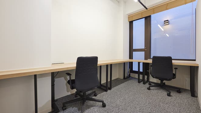 【高田馬場駅徒歩3分】広々2人用ワークスペース🌼Wi-Fi完備🌼✨共同作業/会議/テレワーク/勉強などに✨ の写真1