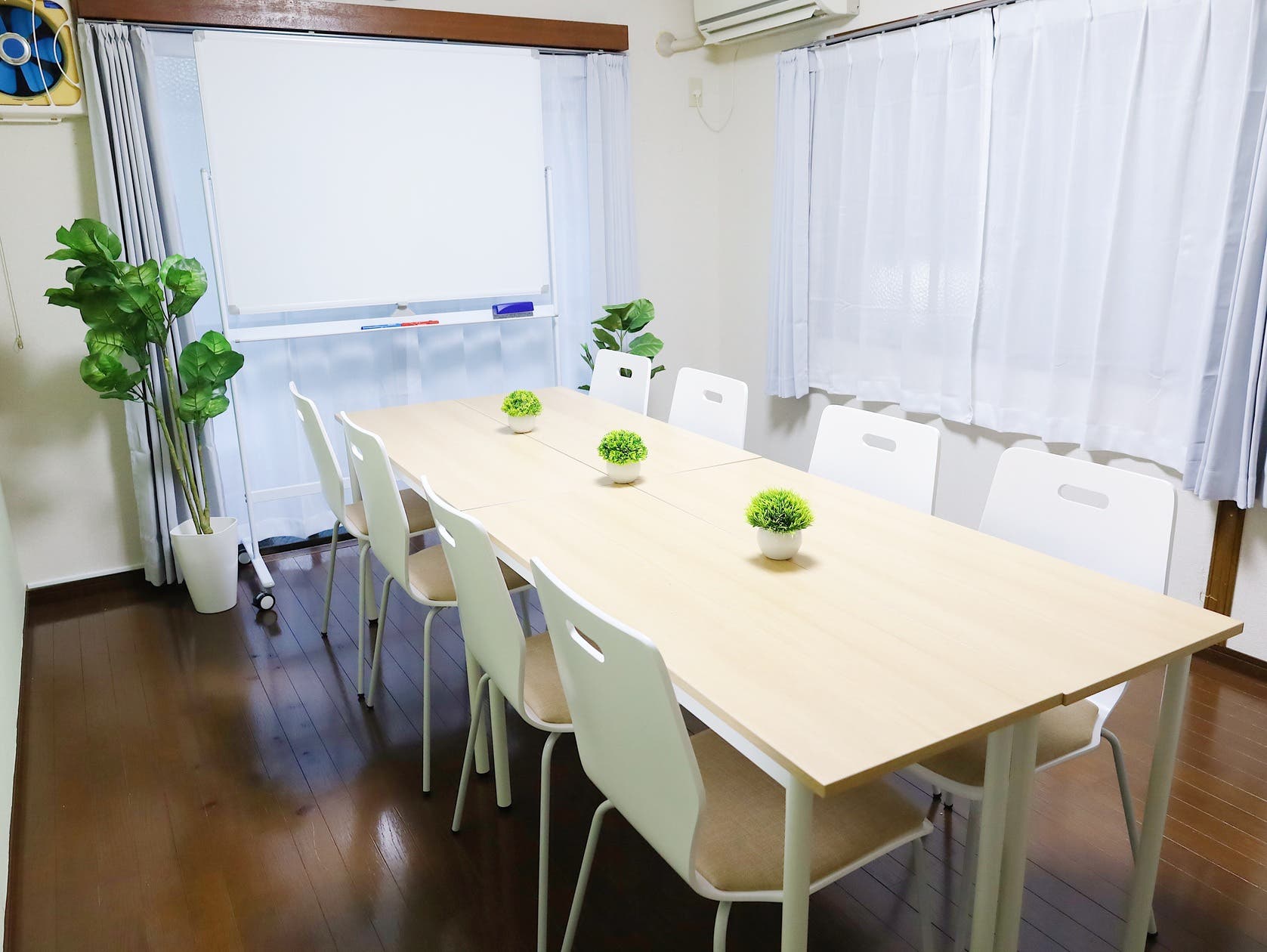 WiFi・大型モニター全て無料！ 会議・勉強会・ボードゲーム・研修・動画配信・女子会・懇親会などの写真7