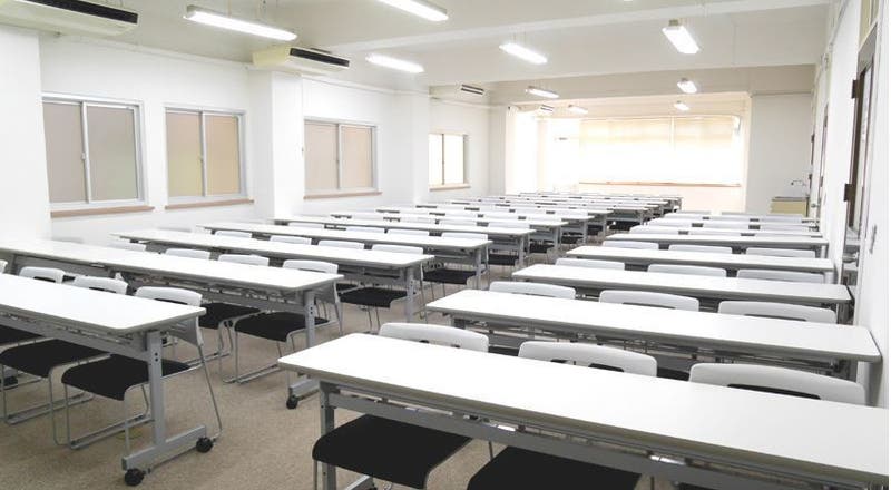 【飯田橋】ビジネスシーンに大活躍のクラシックな雰囲気の会議室／4階大会議室A