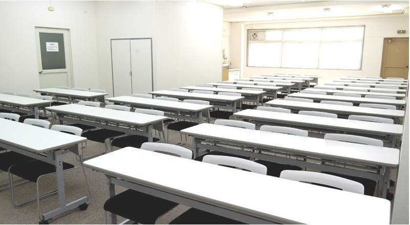 【飯田橋】使い勝手バツグンのクラシックな雰囲気の会議室／4階大会議室B