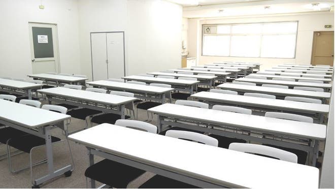 【飯田橋】使い勝手バツグンのクラシックな雰囲気の会議室/4階大会議室Bの写真1