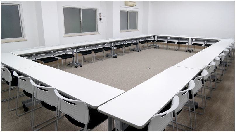 【飯田橋】小規模セミナーやワークショップに最適なクラシックな会議室／2階中会議室の写真8