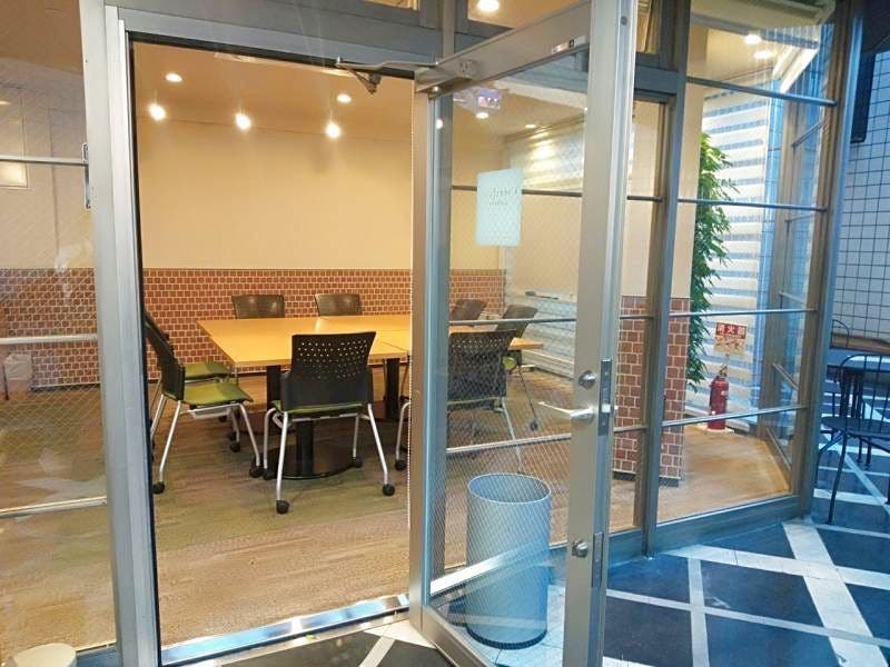 ギャラリールーム　恵比寿駅から徒歩3分！Wi-Fi無料の完全個室。明るい室内で会議はもちろん、展示会などにも。の写真3